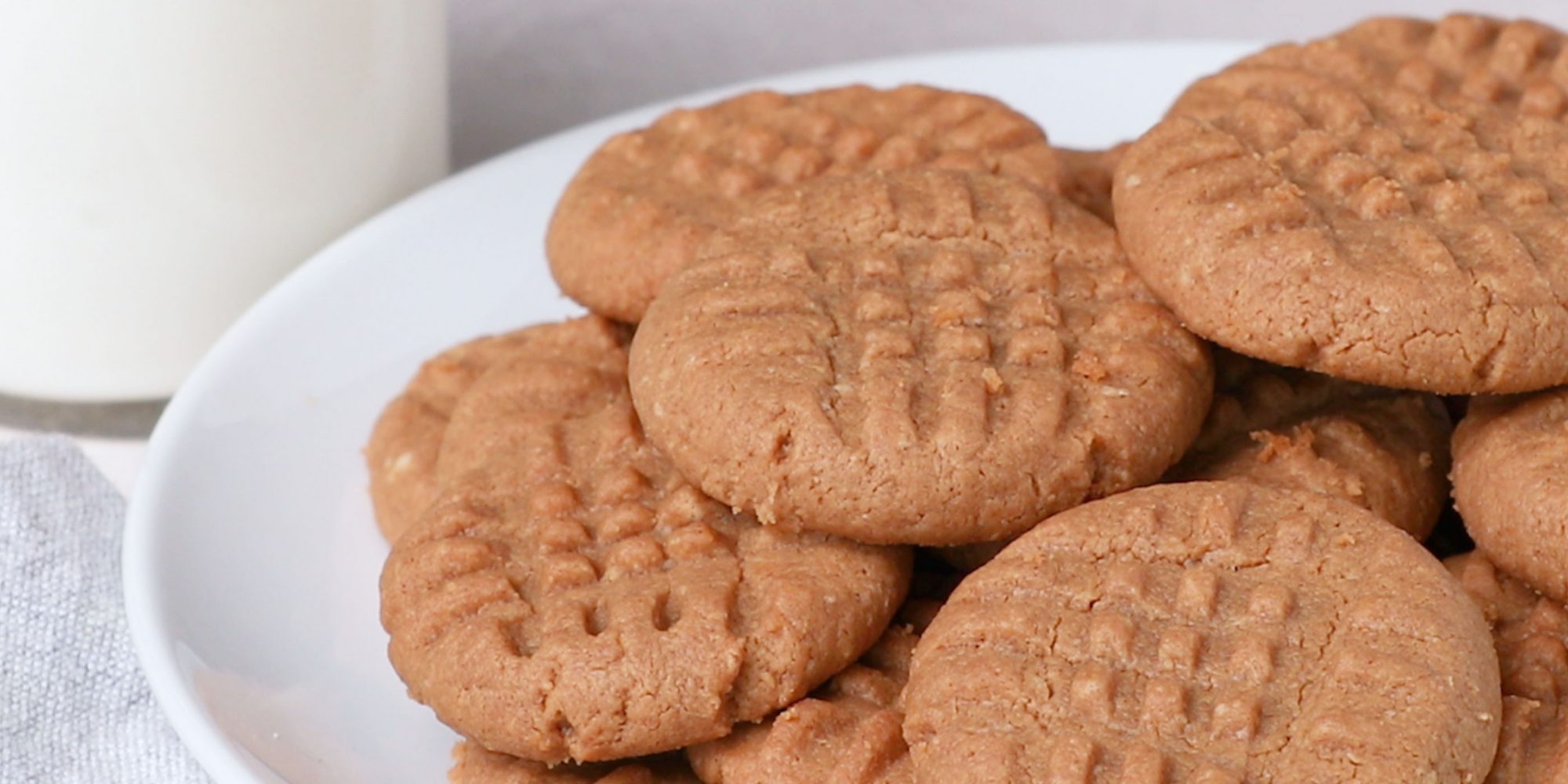 4-Ingredient Peanut Butter Cookies - Splenda®